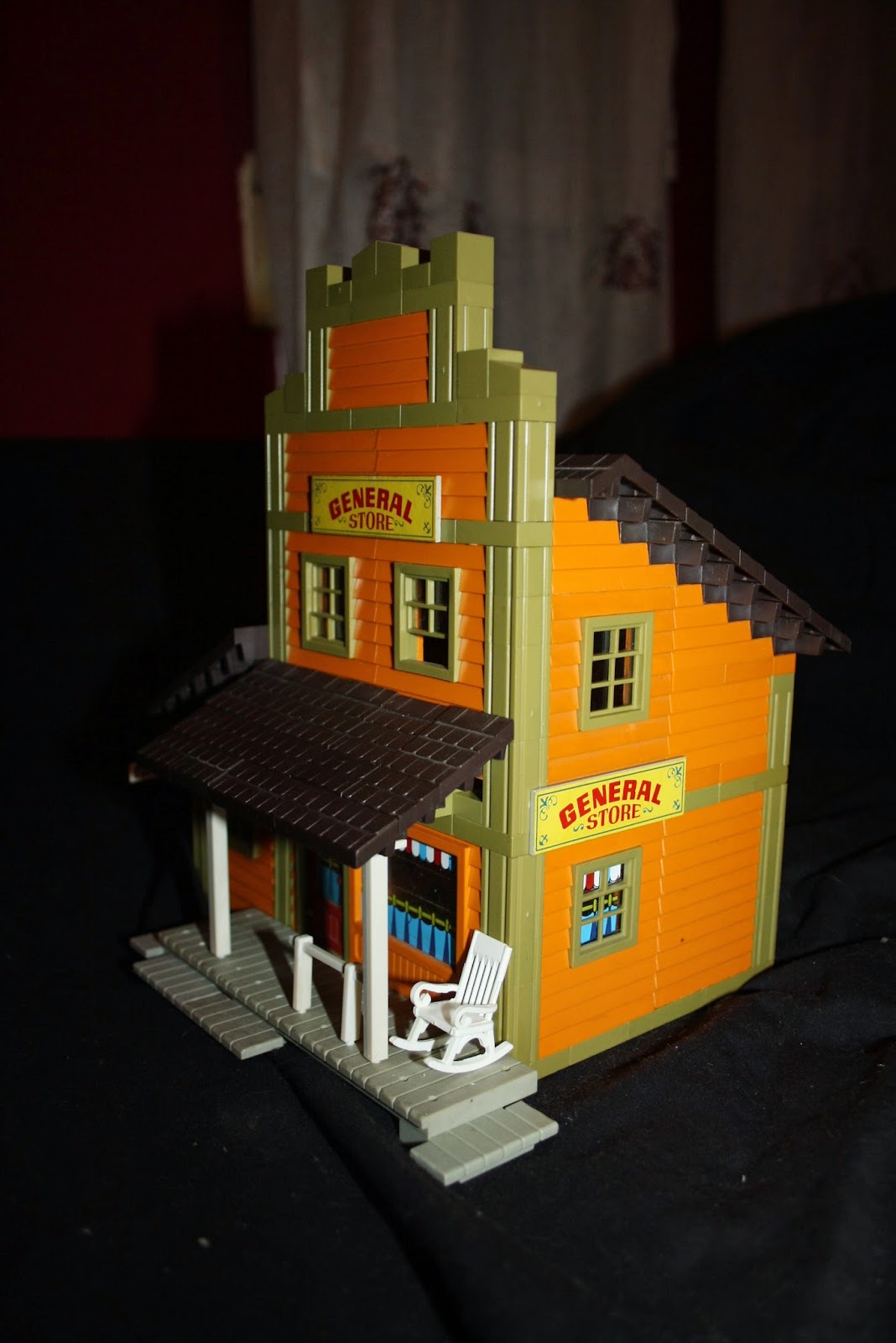 EXIN CASTILLOS & EXIN WEST: GENERAL STORE