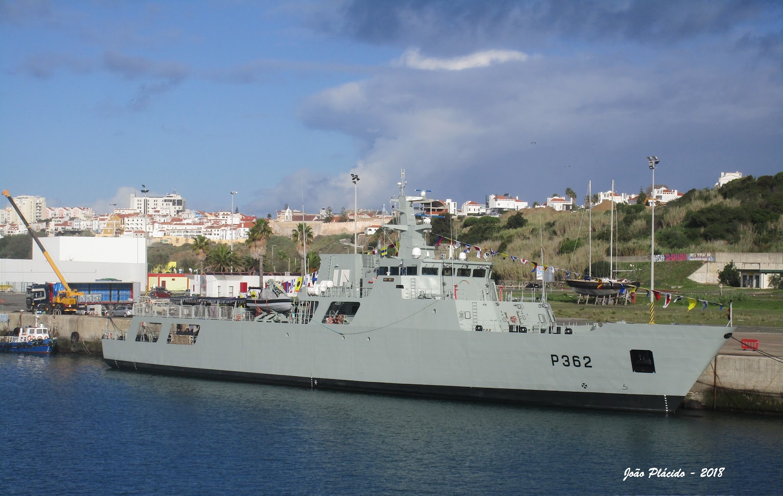 Cabo de Sines: N.R.P. Sines no Porto de Sines / N.R.P. Sines in the ...