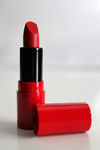 Fashion Architect: Mascara, red lipstick & perfume