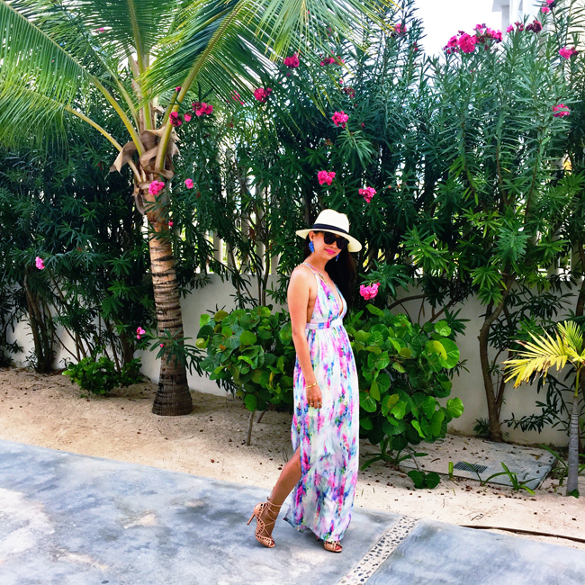 Maxi Mood in Mexico - Red Soles and Red Wine