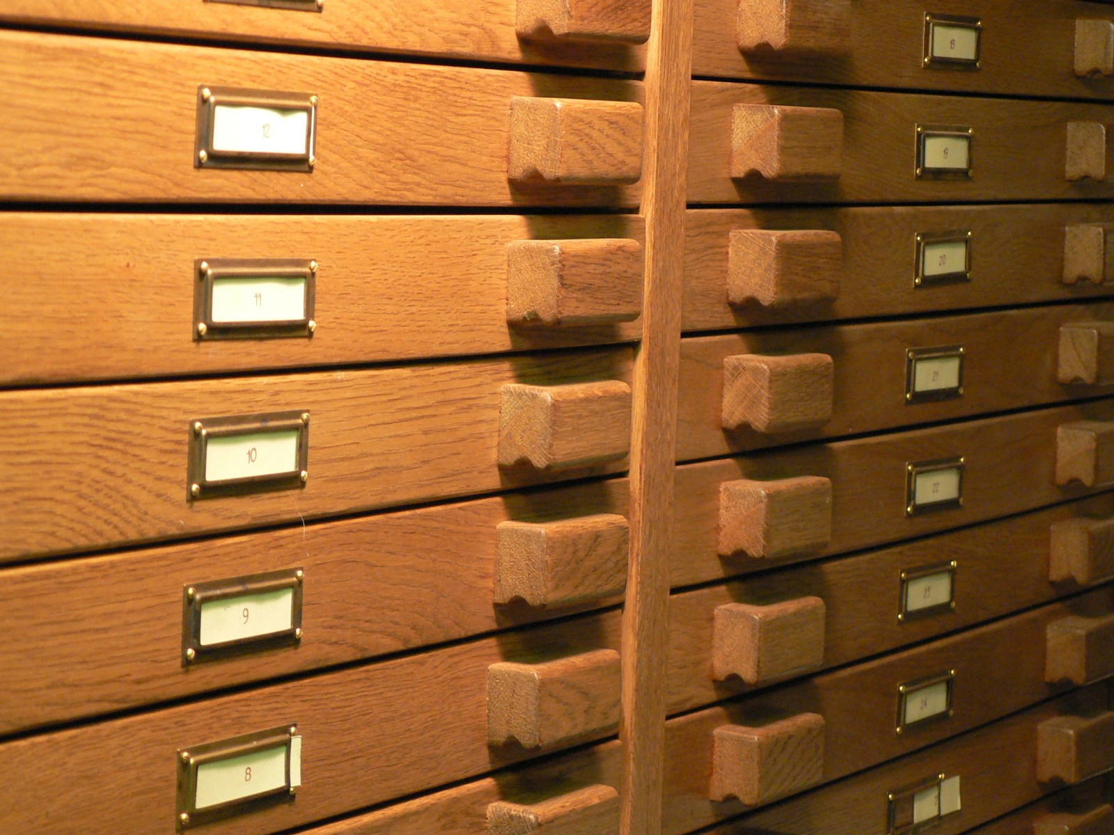 A Rock and Mineral Cabinet: Designing the Cabinet - What to Consider