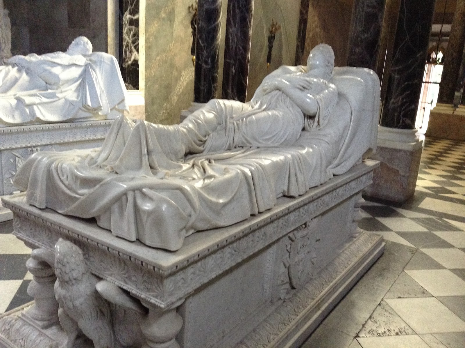 Architecture and other Habits: Queen Louise's Tomb