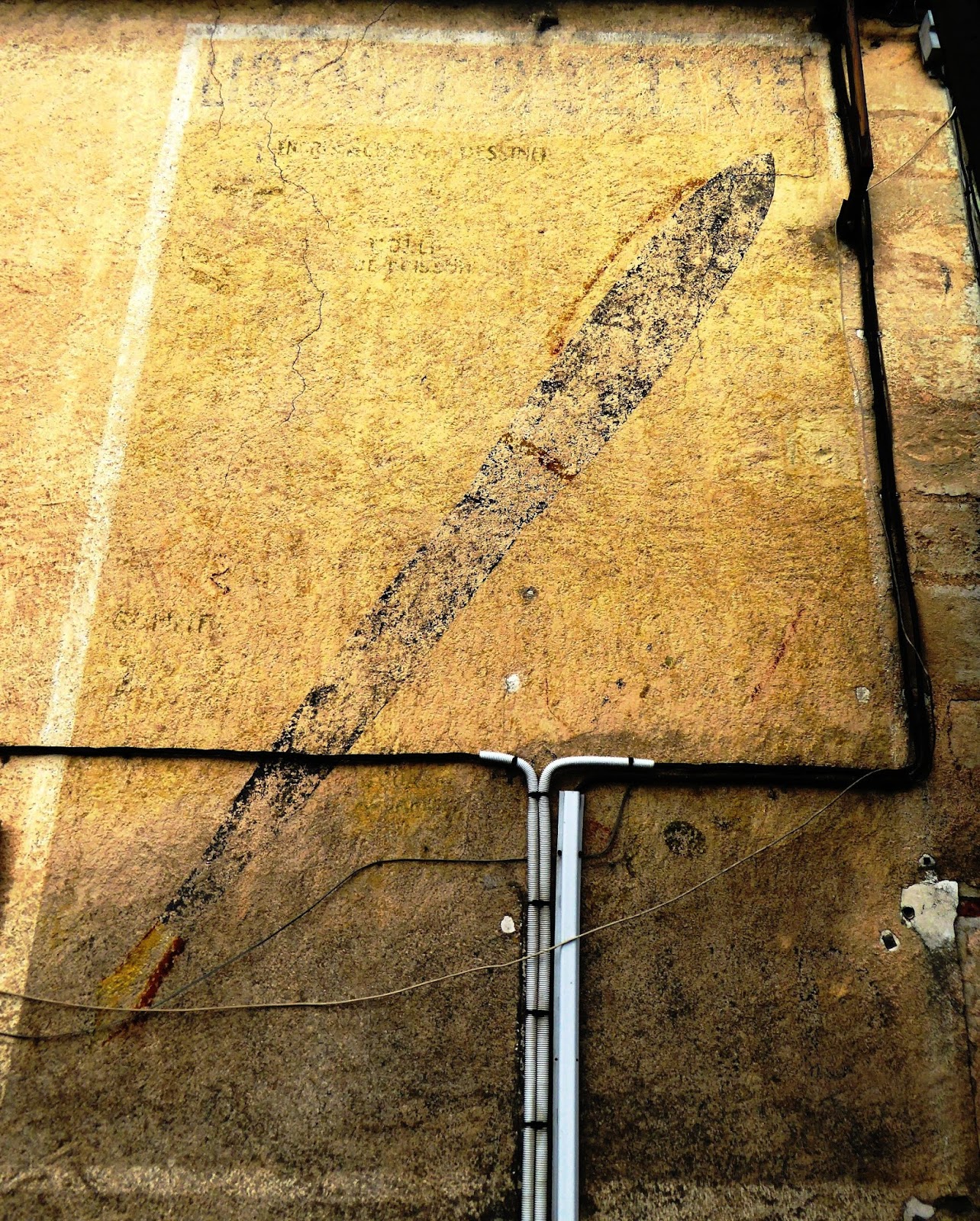 Des signes sur les murs: Ecriture.