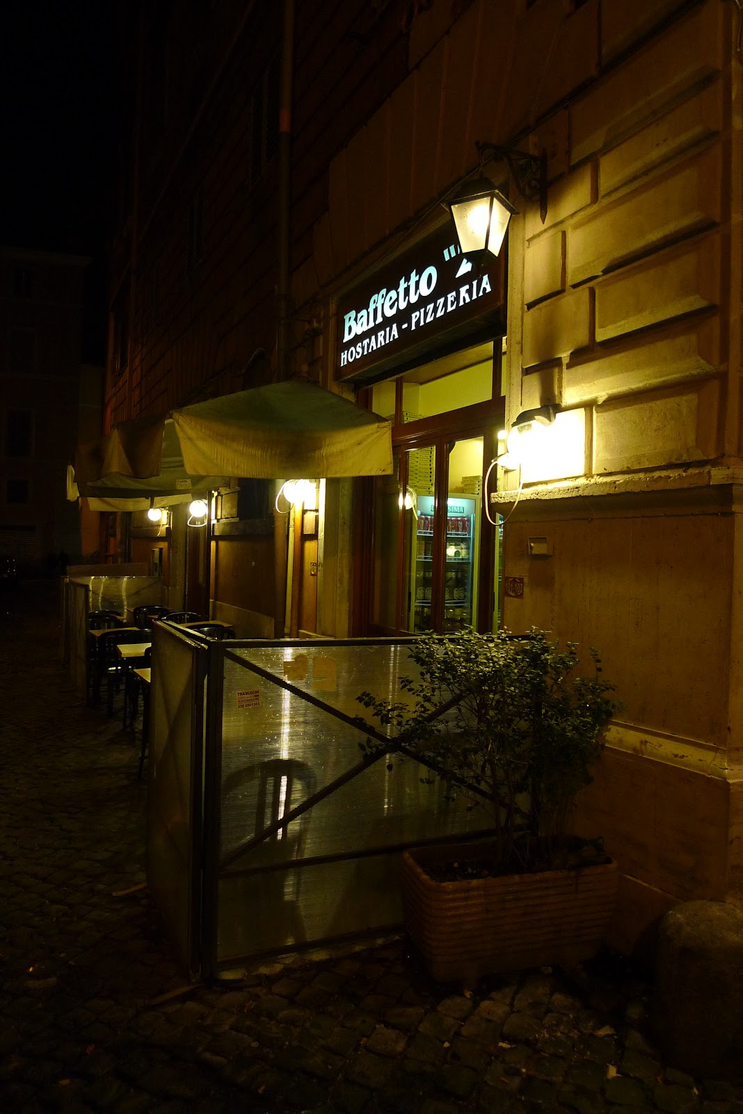 Tony (Vacaciones y Derivados): Pizzería Da Baffetto 2 (Roma - Italia)