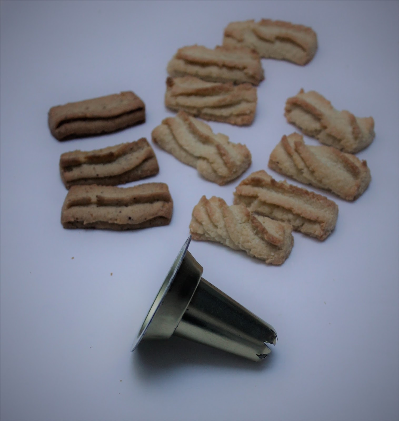 Diana's Cook Blog: Deux recettes de biscuits Spritz 1. « Sablés viennois