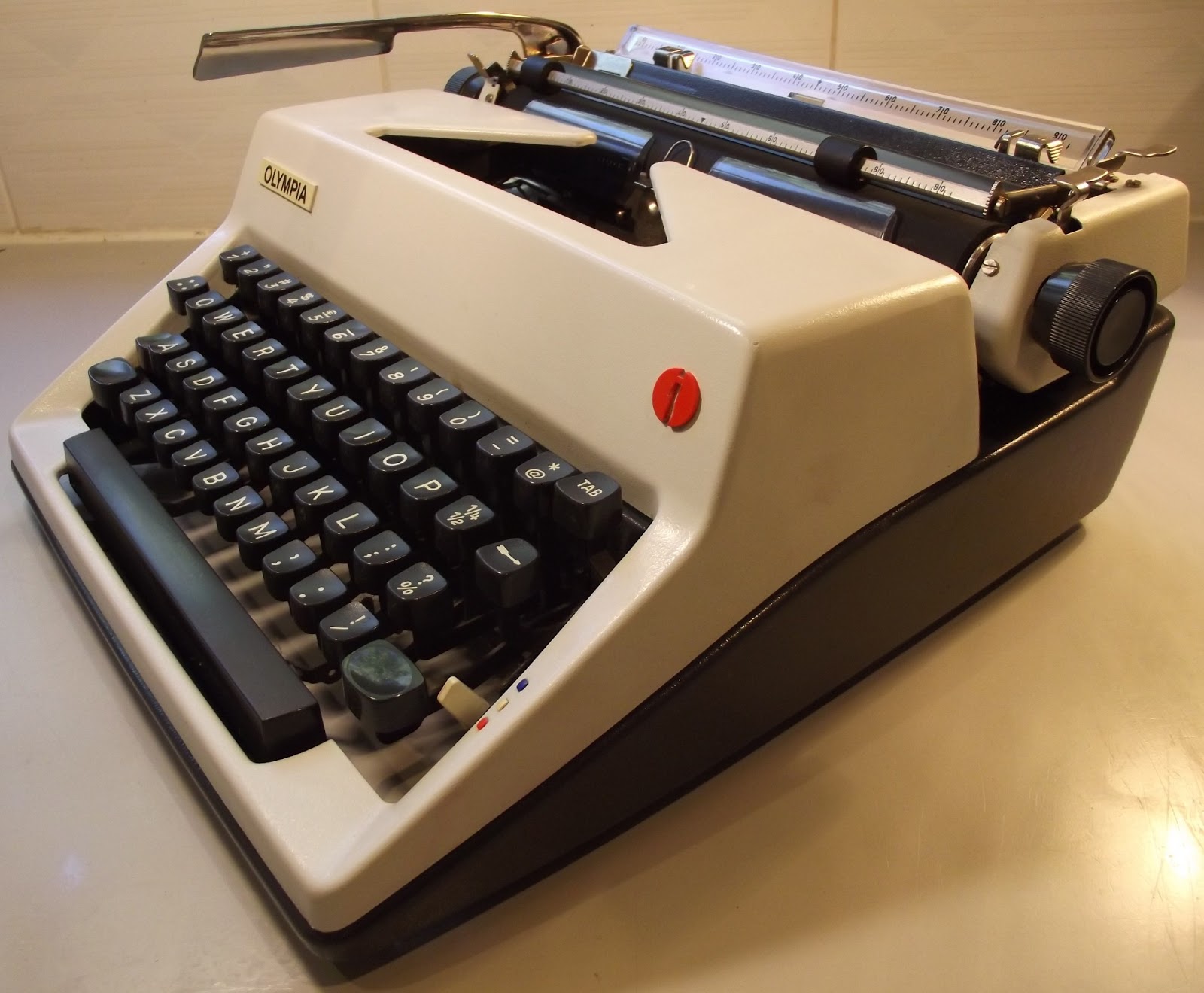 oz.Typewriter: The Sad Saga of Jack Turner and the Olympia SM9 Typewriter