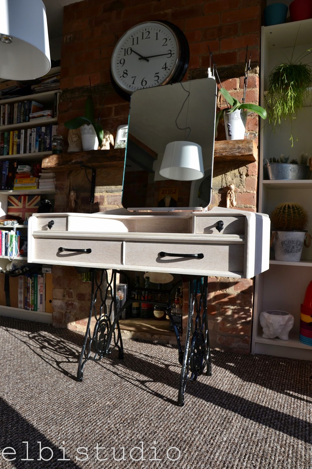 Elbistudio: G-Plan, Singer cast iron leg dressing table 2