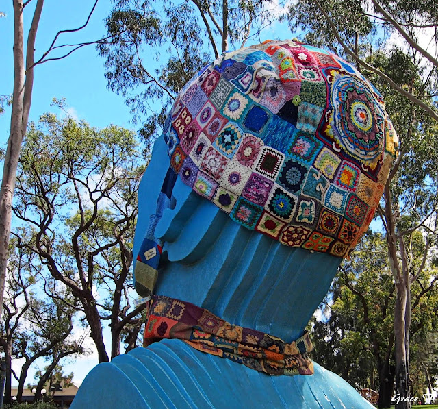 Perth Daily Photo : The Big Blue Head!