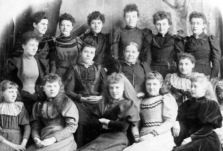 Tour Scotland: Old Travel Blog Photograph Lassies Dunbar Scotland