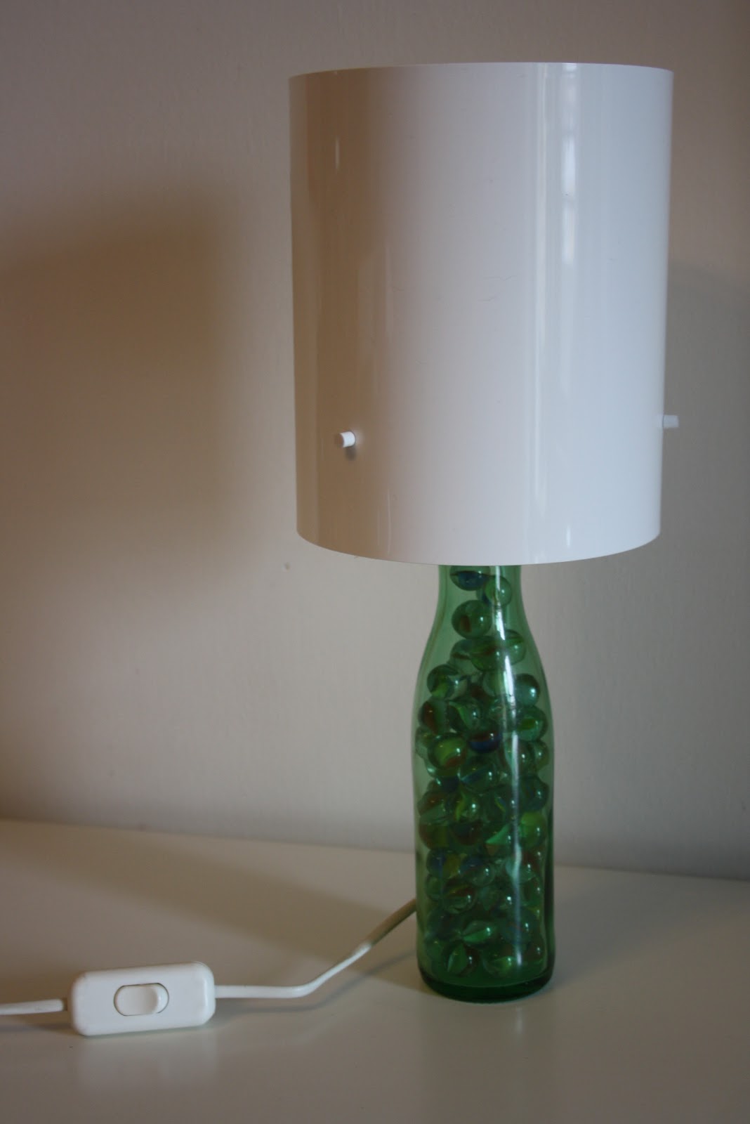 Il baule delle idee: Da una bottiglia a una lampada! Il baule delle idee: Da una bottiglia a una lampada!