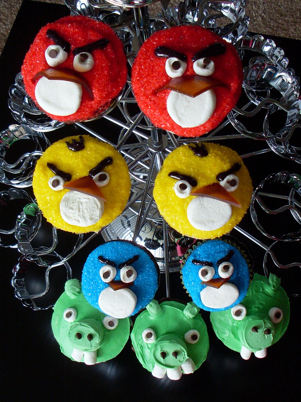 Candy Bar Cupcakes: Angry Birds Cupcakes