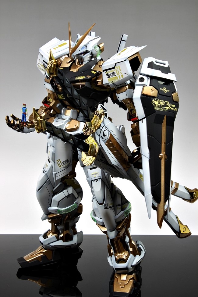 GUNDAM GUY: PG 1/60 MBF-P02 Gundam Astray [Gold Frame] - Customized Build