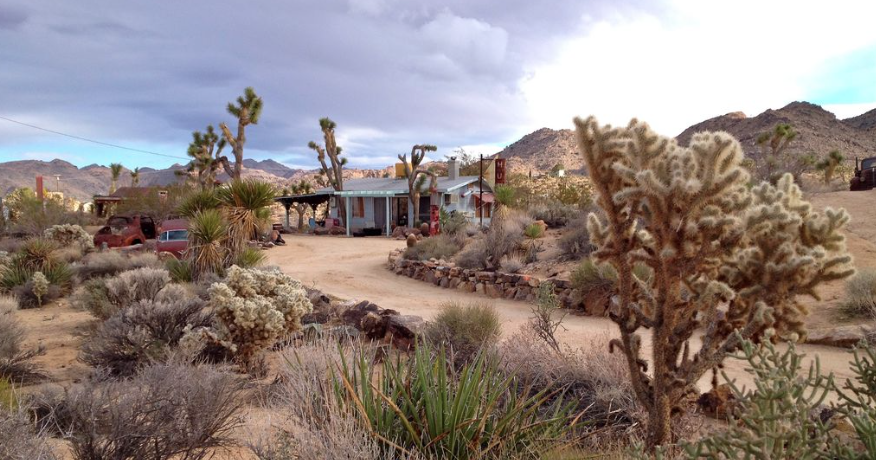 Relaxshacks.com: Diedricksen Brothers Tiny House Workshop in Joshua ...