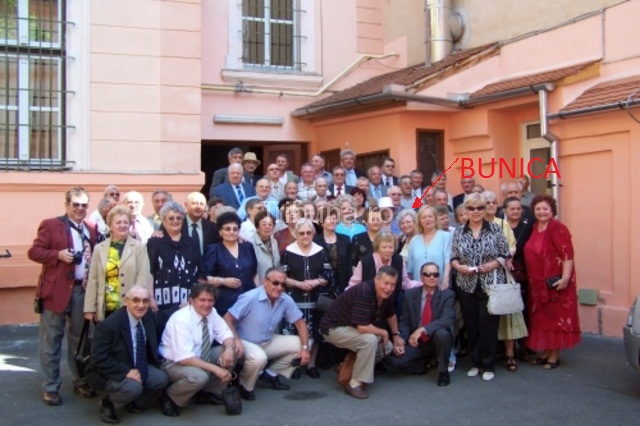 Între vis si realitate 2: Bunica si nepoata