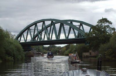 Halfie: The persistence of duckweed, and up, down and up Newark Nether Lock