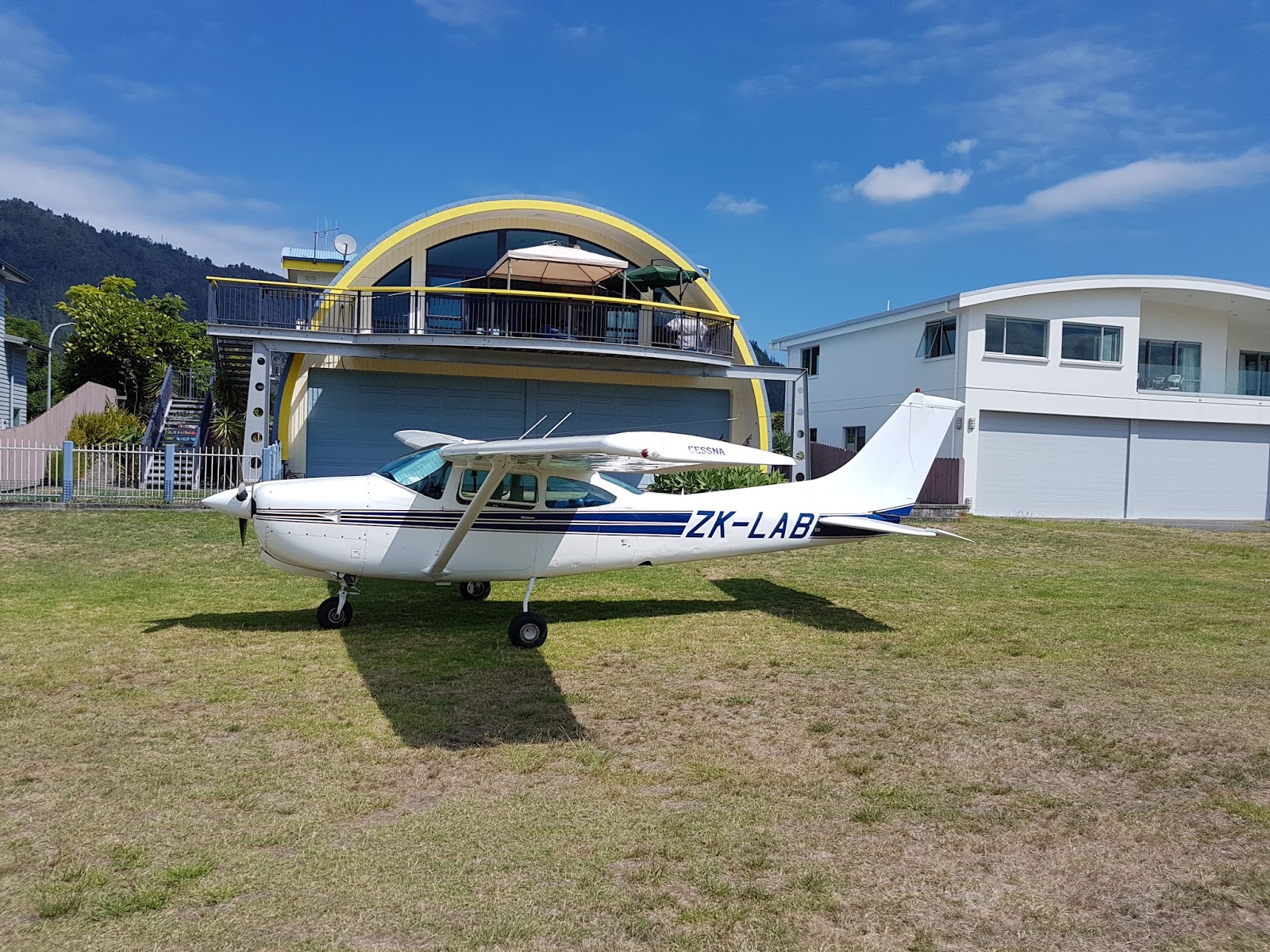 Tauranga Spotter: Flying visit into Pauanui Airfield