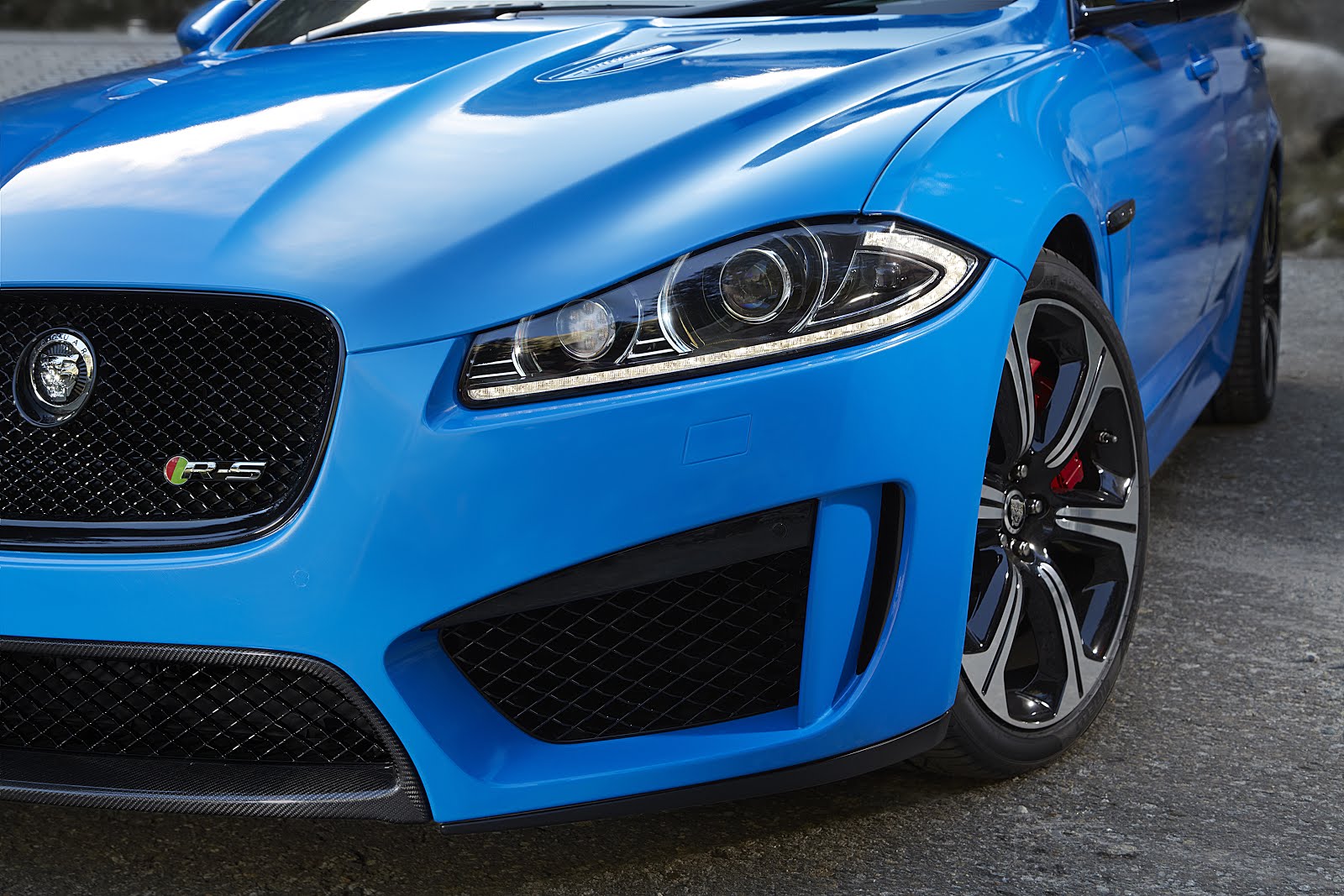 Reklamefernsehen: Jaguar XFR-S sport saloon / Sportlimousine