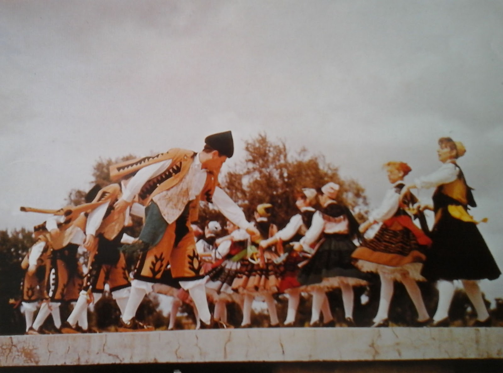 MIL Y UNA HISTORIAS : Pericote de Llanes