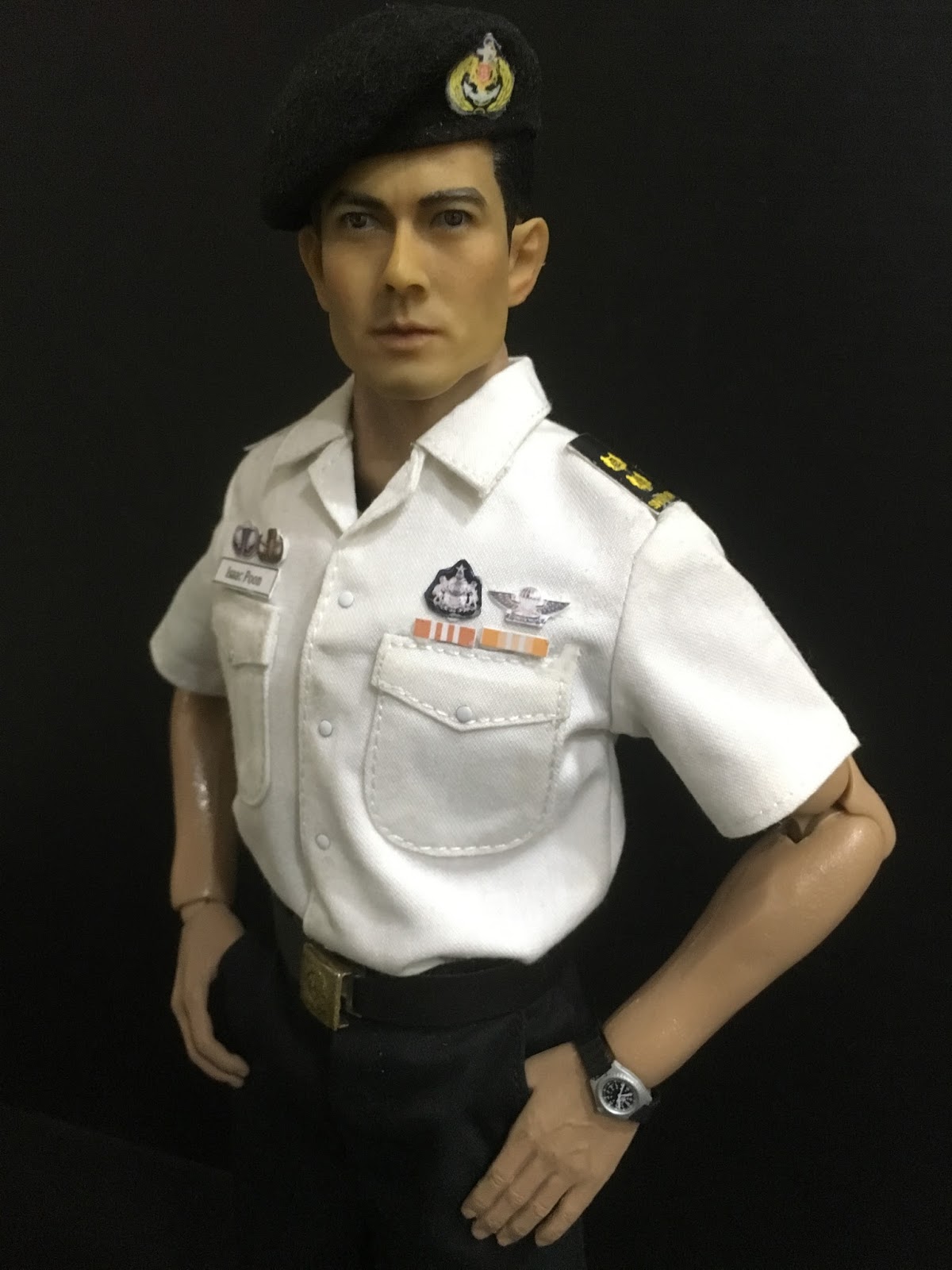 1/6 Gallery: RSN Naval Diver Officers in No. 1 & 3 Uniform