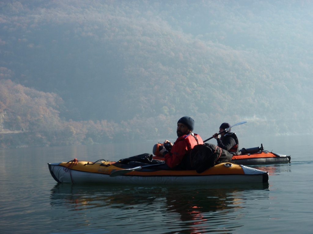 La defilare, în defileu – Romania vazuta din caiac