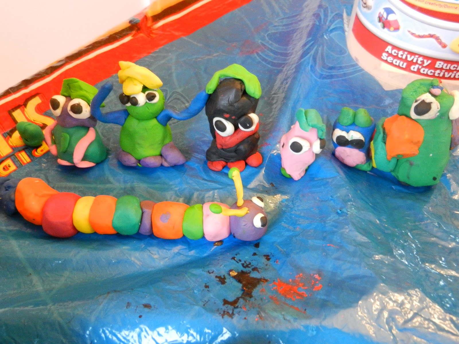 Twin Mommy Adventures: Craft: Plasticine Aliens