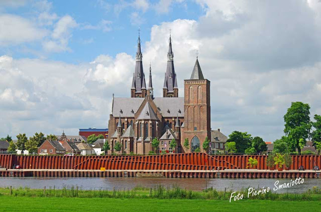 Pierino's fotoblog: Cuijk "Maaskade en Sint Martinuskerk"