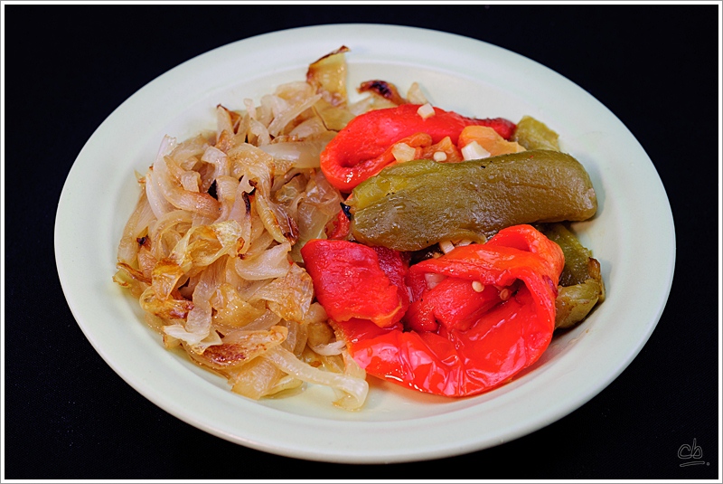 Recetas de familia: Cebollas Caramelizadas y Morrones Asados al Ajillo