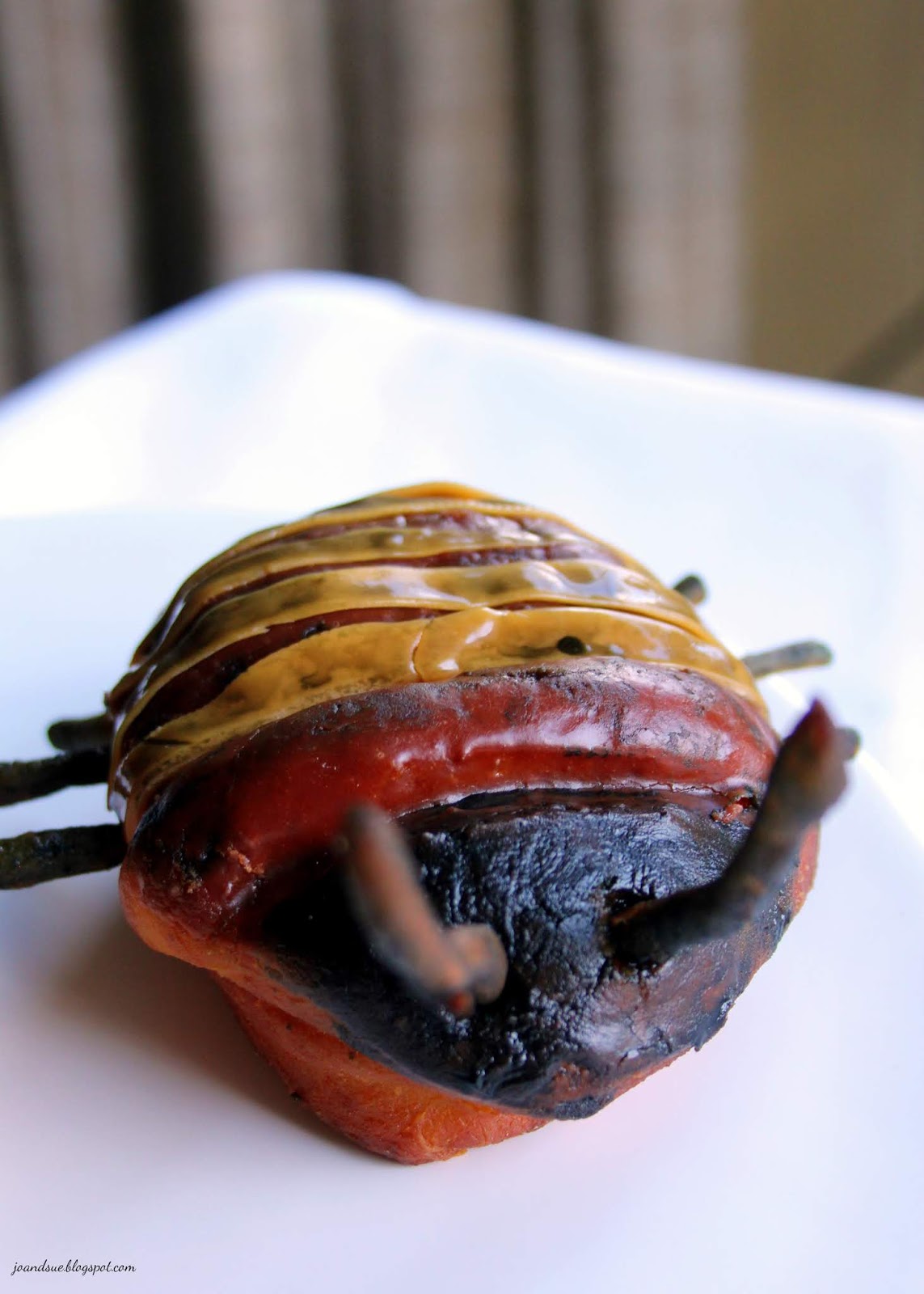 Jo and Sue: Cockroach Donuts