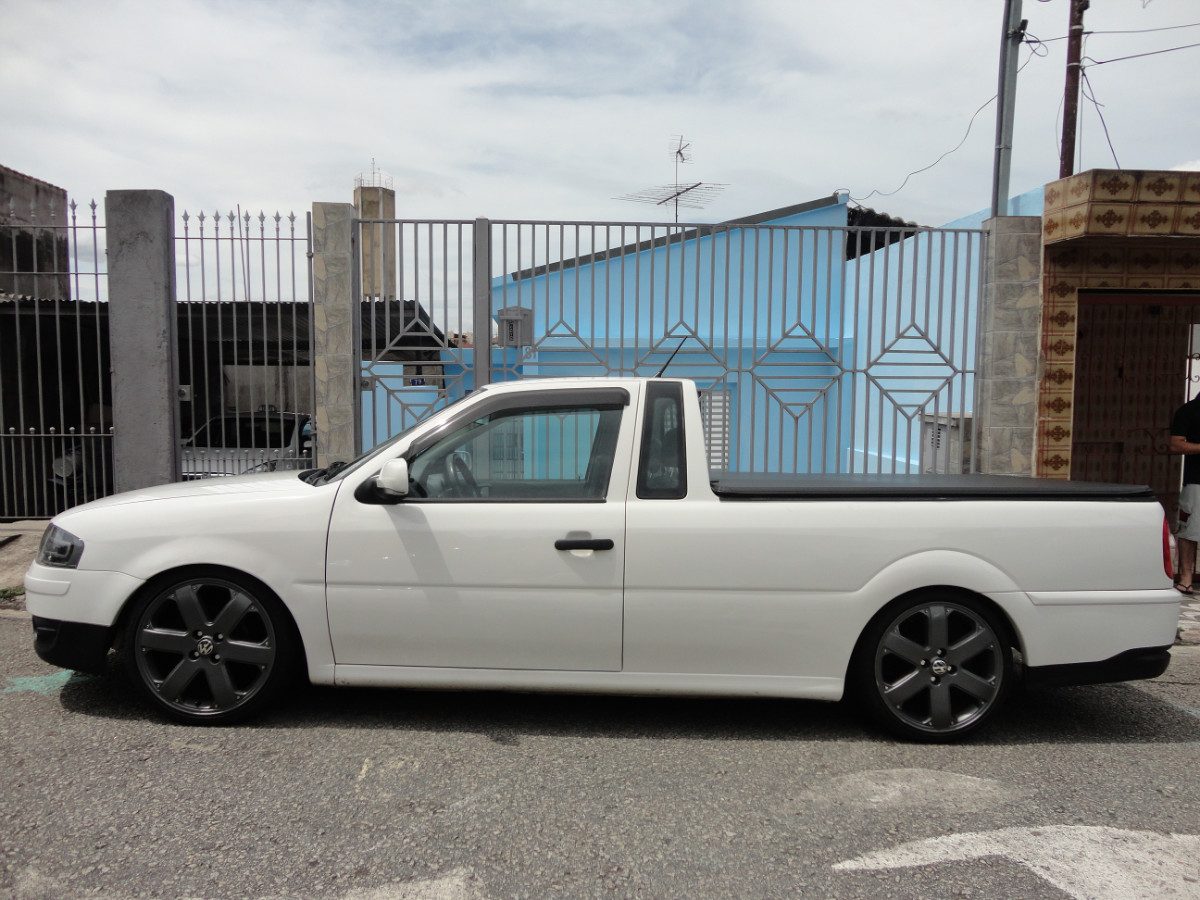 VW Life Style: Saveiro G4 + replica 17" Track & Field