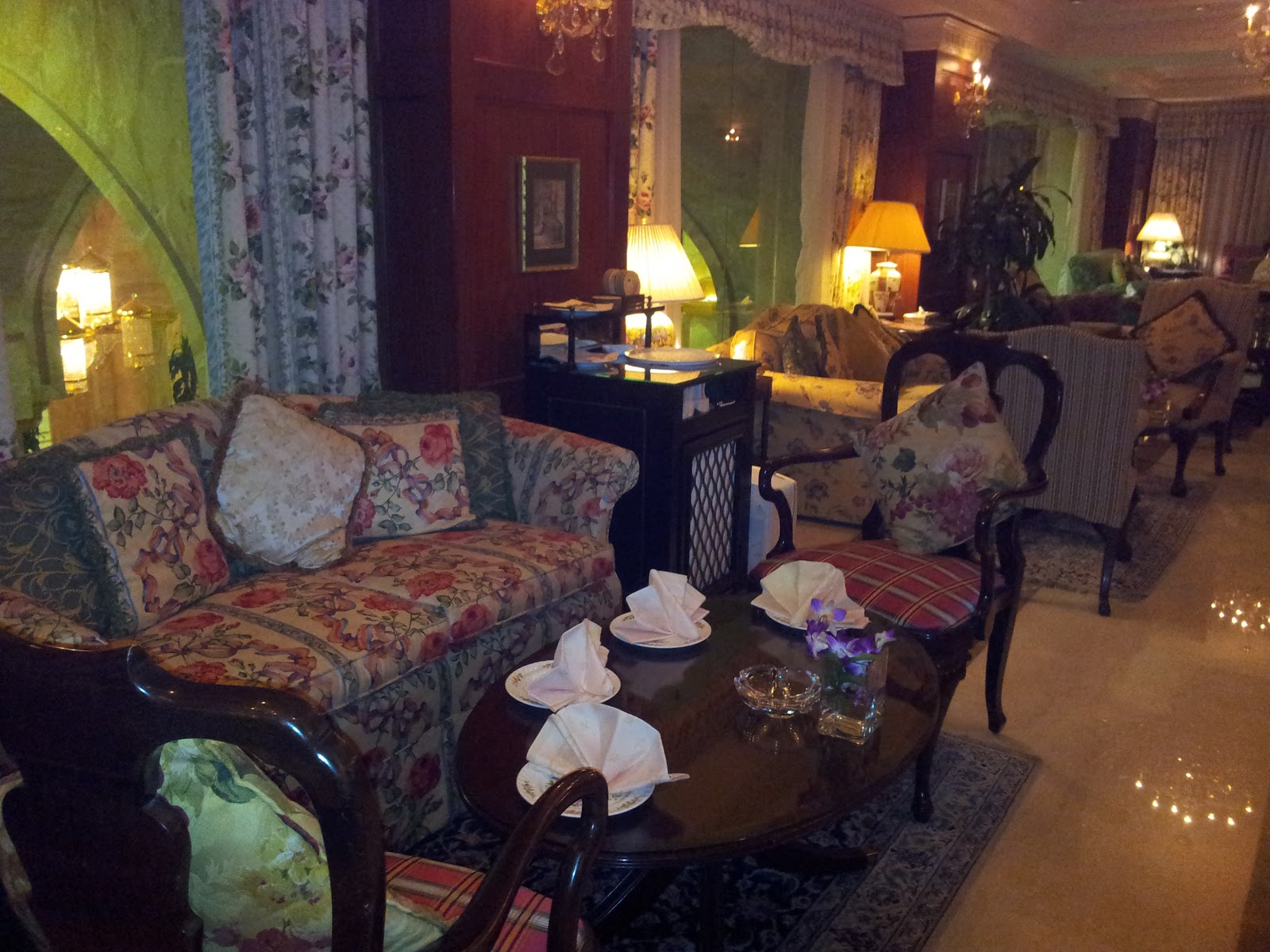 Life in Kuwait Blog: The English Tea Lounge- Sheraton