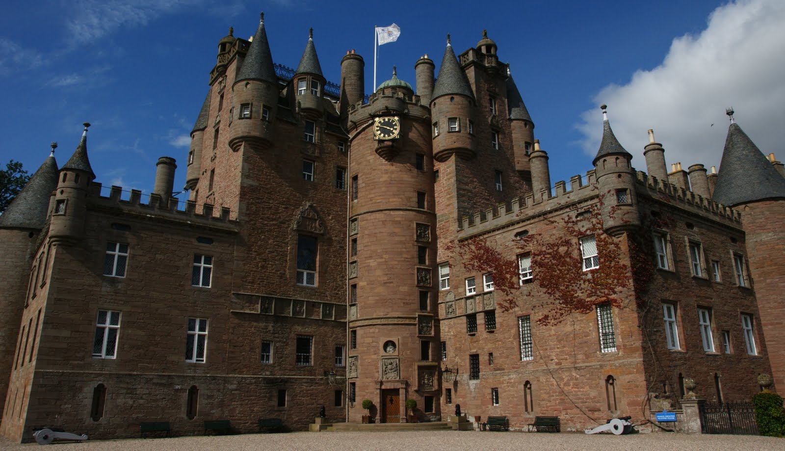 Tour Scotland: Tour Scotland Photographs Glamis Castle August 9th