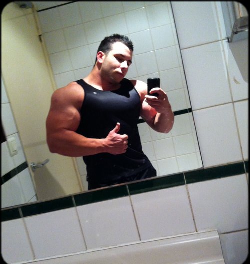 LA PERFECTION FAITE HOMME: LORENZO BECKER 01