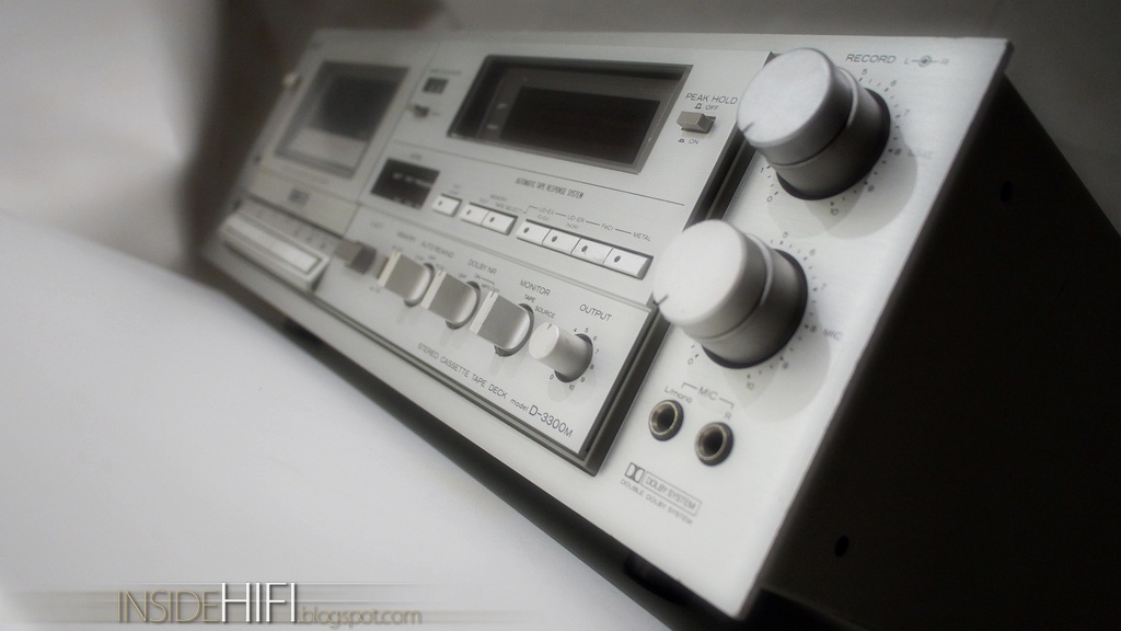 Inside Hi-Fi: Hitachi D-3300M