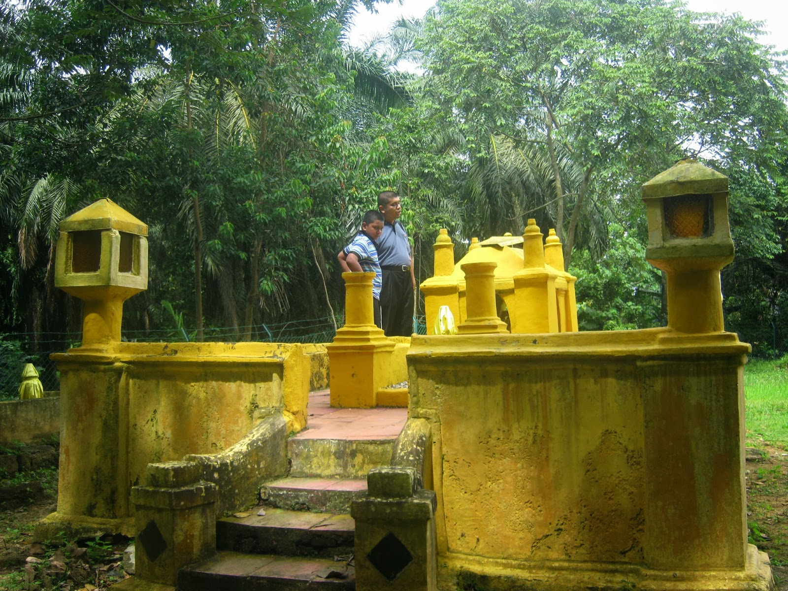 BESI WAJA: Menziarahi Makam Penghulu Dol Said