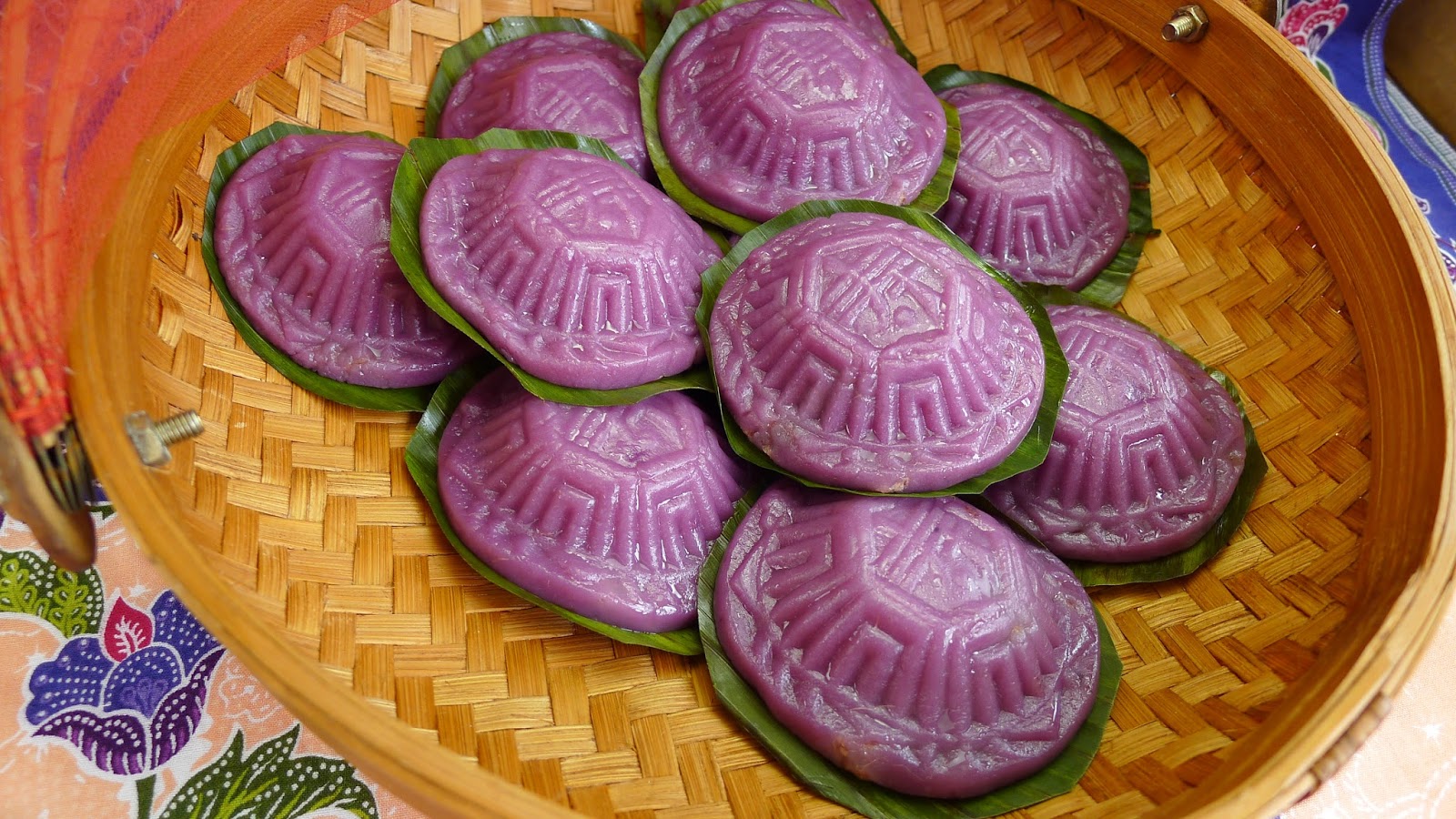 Veronica's Kitchen: Purple Sweet Potato Angku Kuih - 紫番薯龟糕