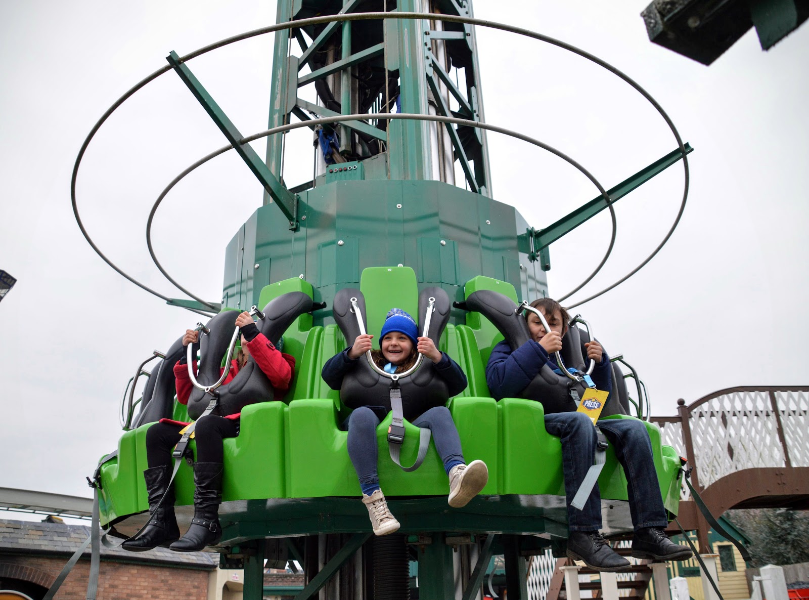 A Family Fun Day Out at Drayton Manor - Diary of the Evans-Crittens