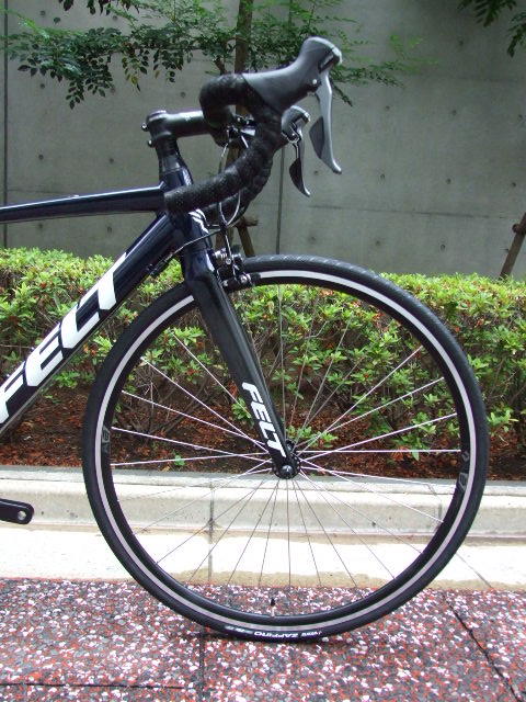 avelo Bicycle shop | アヴェロ バイシクル ショップ 浦和: FELT FR60 フェルト アルミフレーム+カーボンフォーク CLARIS R2000 搭載 ロードバイク ...