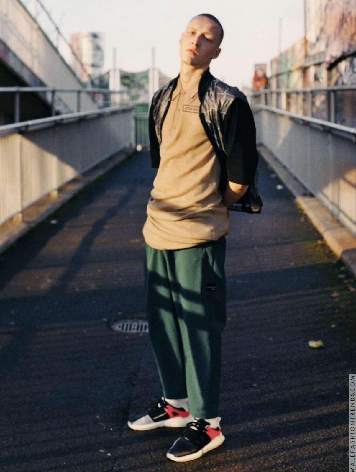 Joe Kinsella para L'Officiel Hommes Italia por Markus Rico