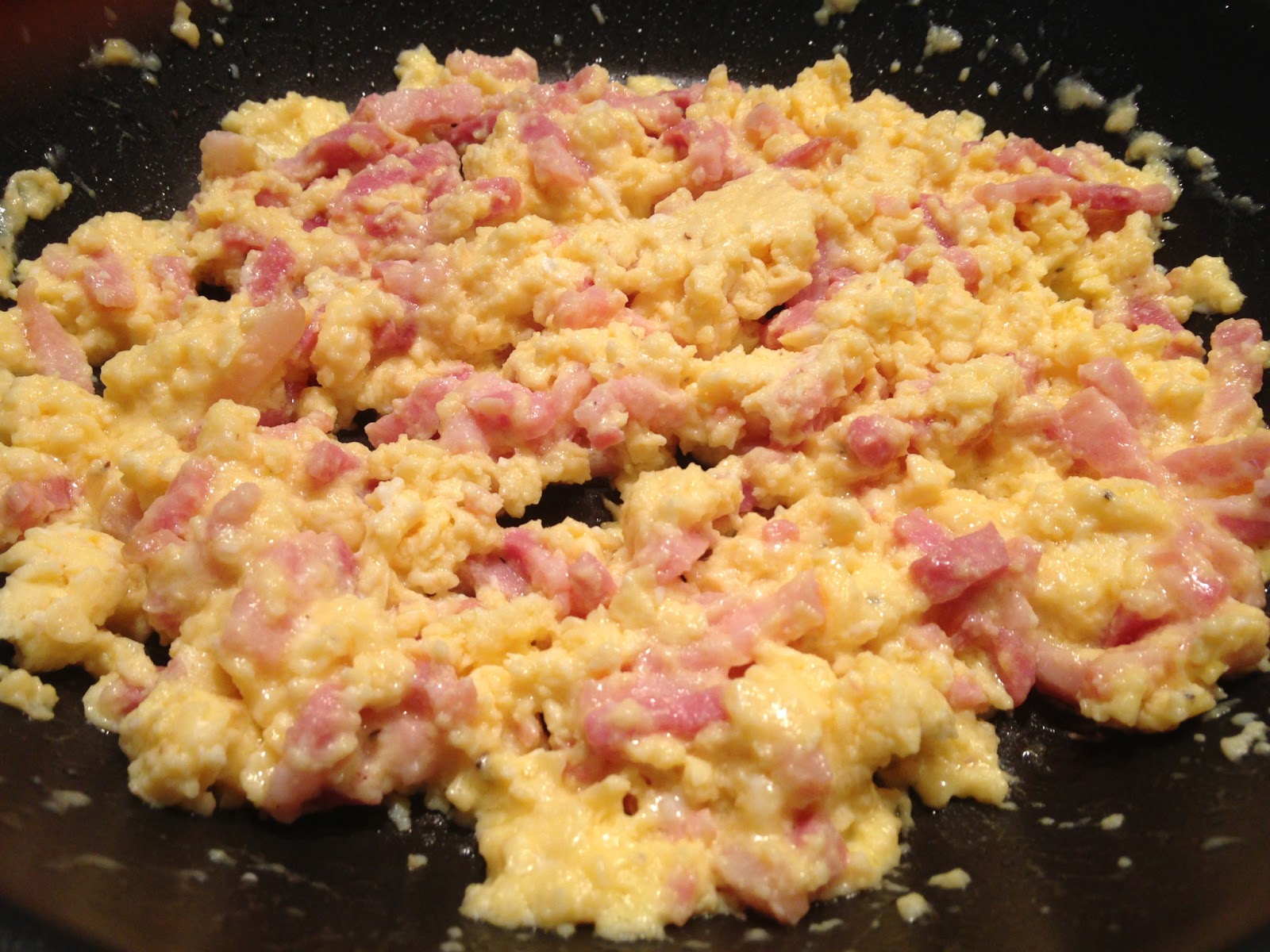 Huevos revueltos con bacon