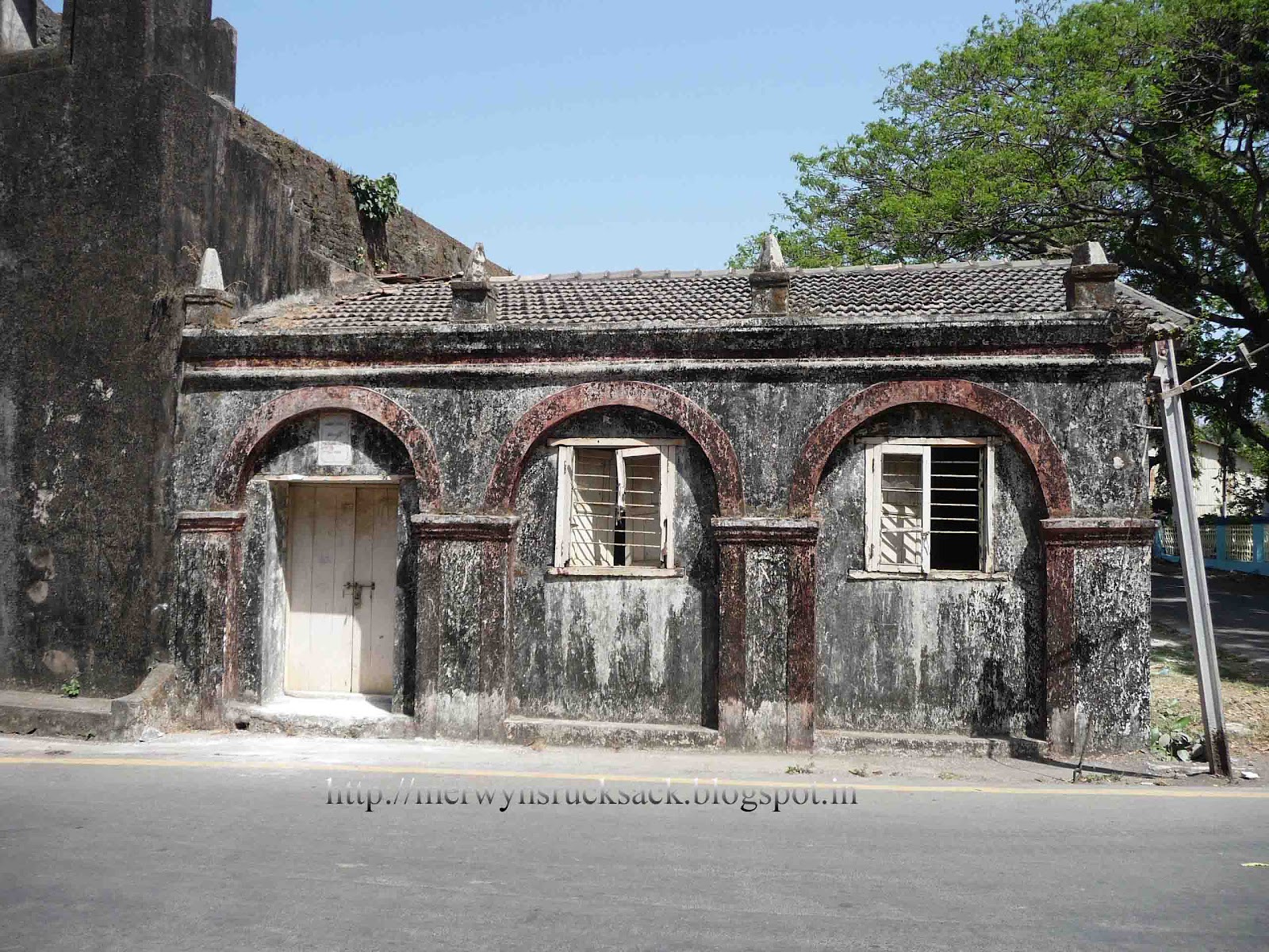 Fort of Moti Daman | The journey of a thousand miles begins with one step