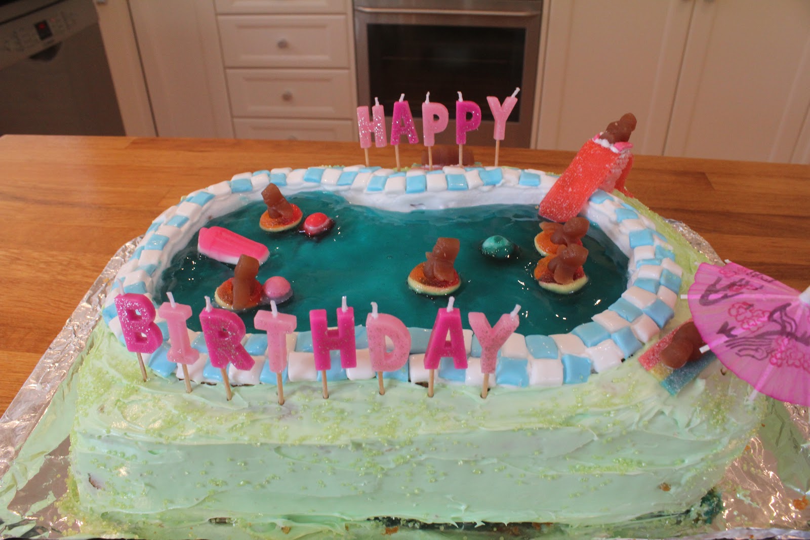 Birthday cakes for my lovelies: Pool Party ! Gabi's 9th Birthday