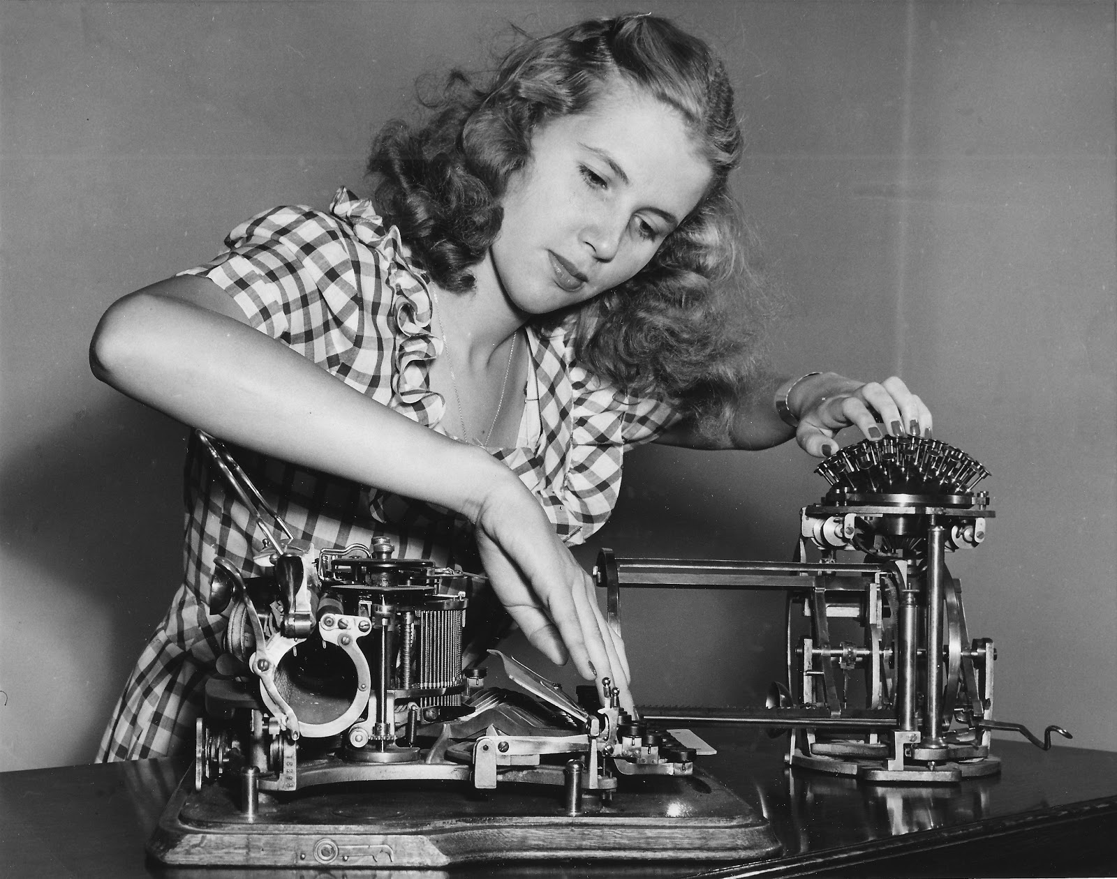 oz.Typewriter: Danes See Red: Swiss Given Credit for Writing Ball!