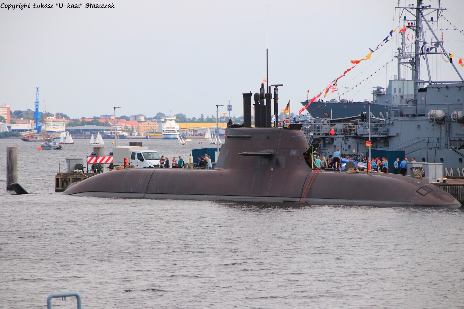 W obiektywie shipspottera czyli z migawką nad portową sadzawką: Z cyklu ...