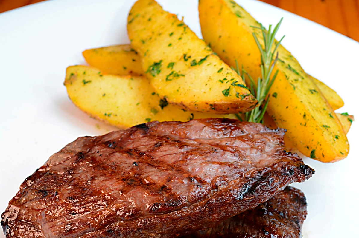 Picanha assada com batata e alecrim - Receitas da Mama