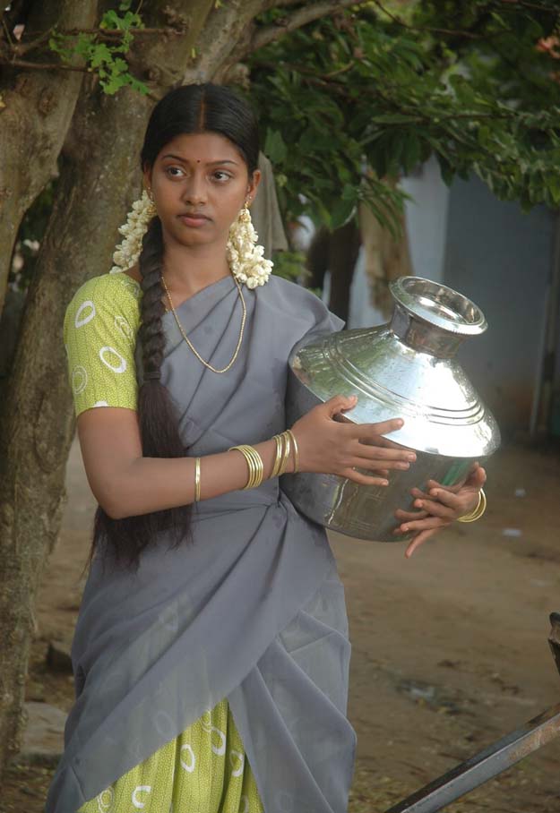 Hot And Spicy Actress Photos Gallery: Tamil Actress in Saree Photos ...