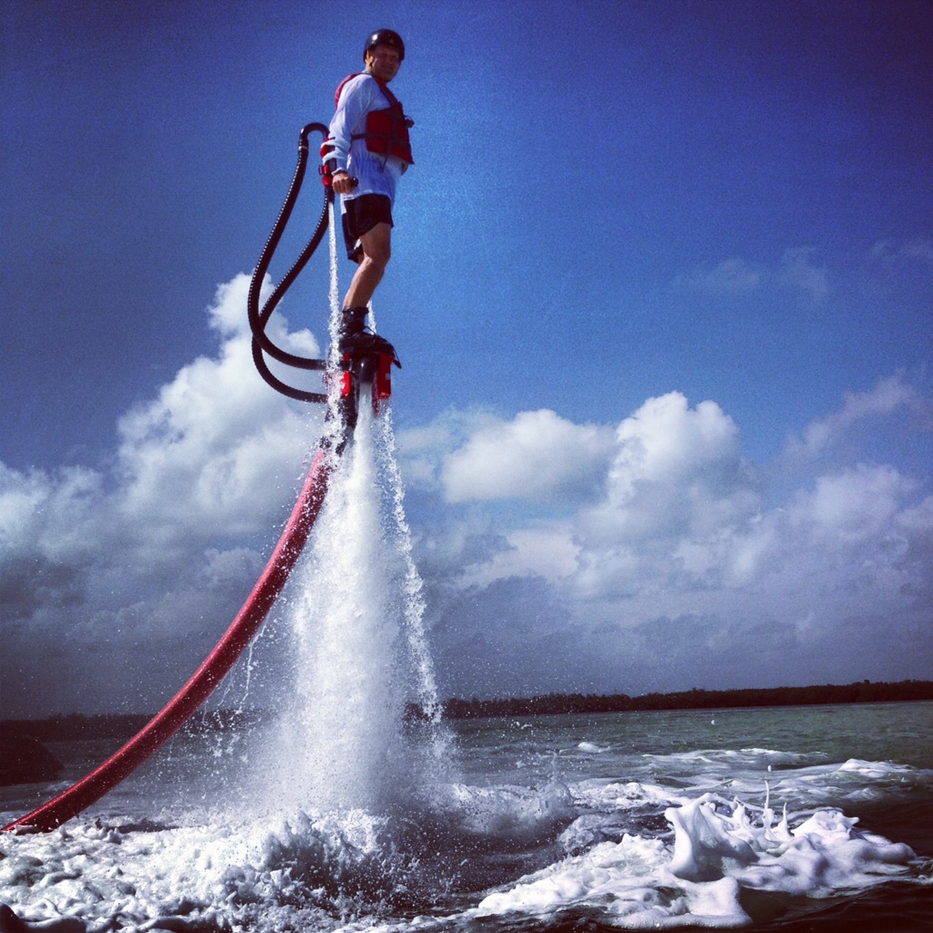 Fizgraphic: Flyboard Alat Terbang Macam Ironman