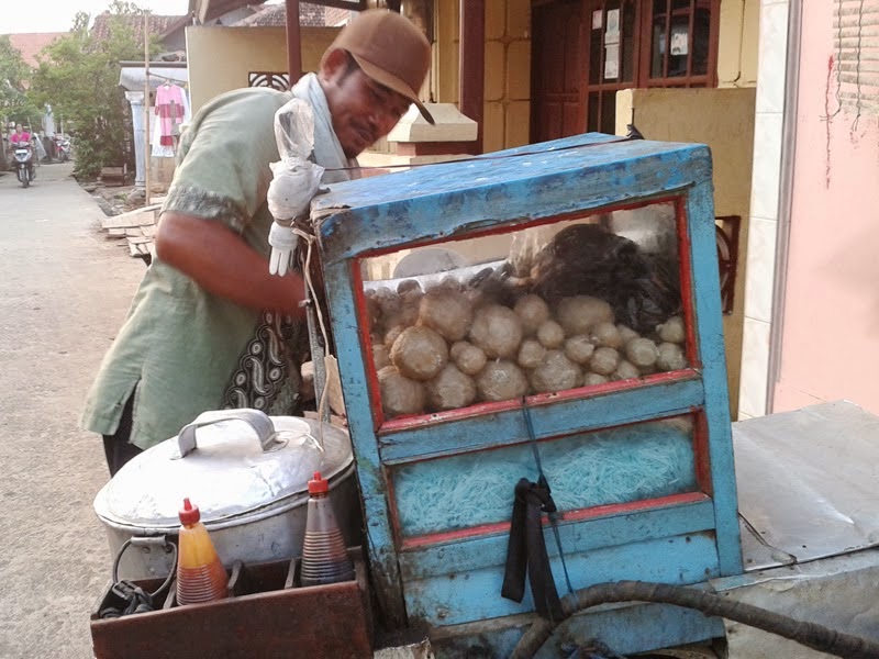 Eksperimen Kepikiran: Article#298 - Syair Tukang Bakso