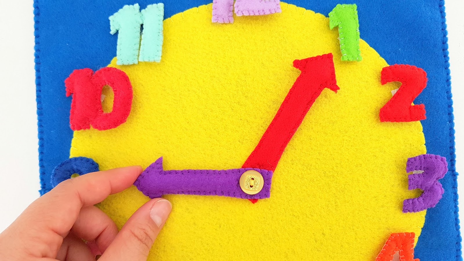 Ema Decorations: Wall Clock for Kids - a felt board