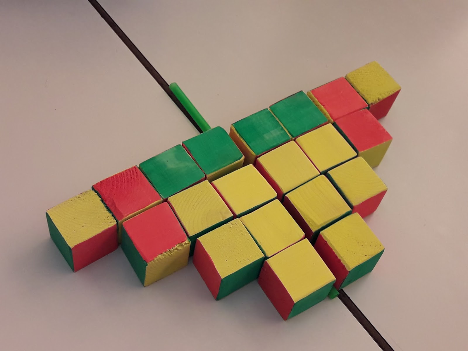 SKOZI IGRO SE UČIMO: SIMETRIJA