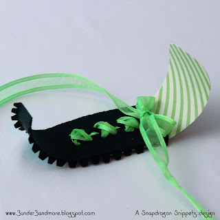 3 under 3 and more: 3D Paper Witch's Boot Tutorial